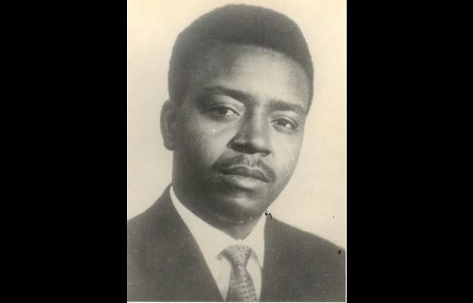 Ce jour-là : le 3 novembre 1960, l?indépendantiste camerounais Félix ...