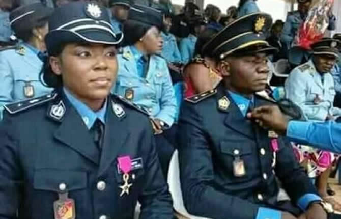 Deux policiers héroïques décorés au Cameroun - Cameroun24.net ...