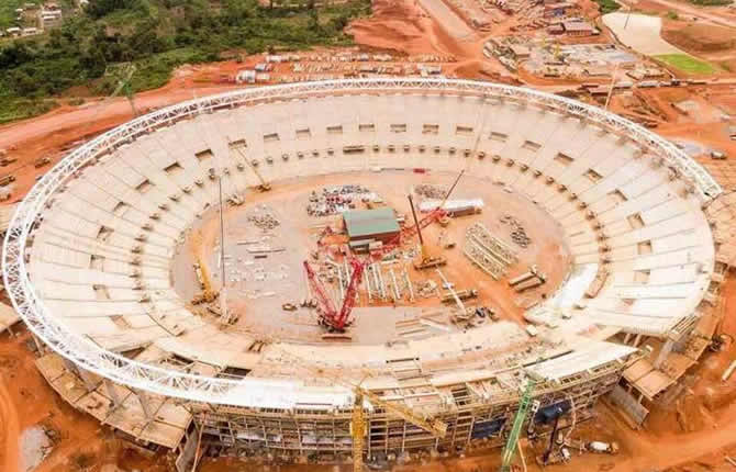 On pose le toit et les sièges du Stade d'olembe - Cameroun24.net ...